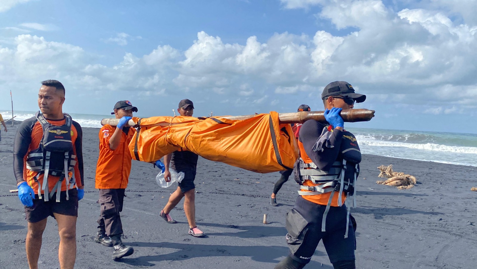 Kronologi Kecelakaan Perahu Nelayan Tenggelam di Laut Tegalbuleud ...